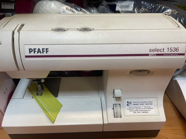 Pfaff Select 1536 met IDT – Mulder Naaimachine